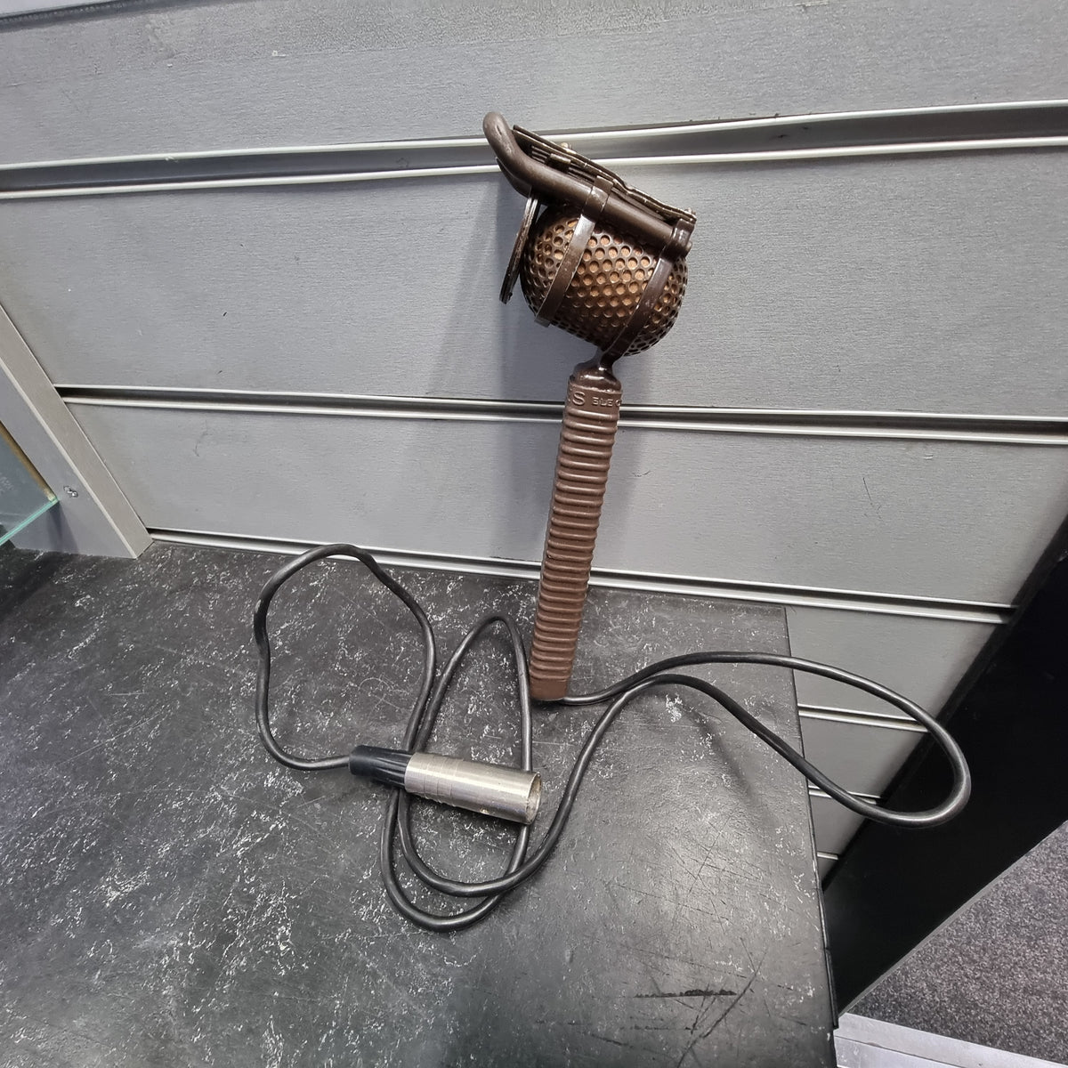 Coles 4104 Ribbon Lip Microphone, Commentator Microphone | Cash Generator